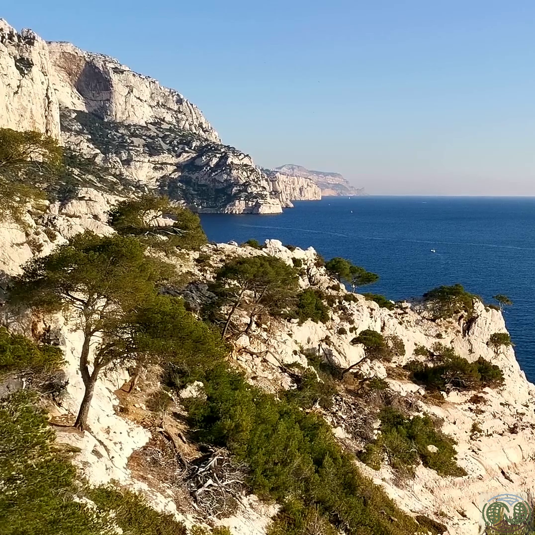 La Calanque de Méjean, une claque à la morosité - Les Naturales